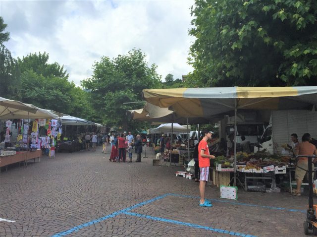 Donnerstags in Omegna: Der größte Markt am Lago d'Orta - Die bunte ...